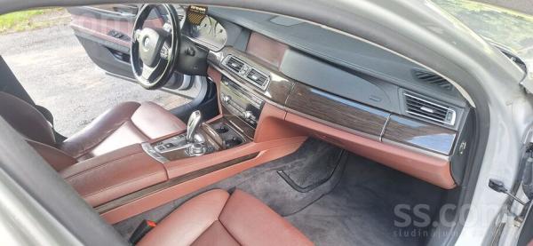 Grey BMW 730 2009 in Tallinn, with an engine capacity of 3.00 L and mileage of 245 thousand km for 8500 €, photo 10 on AUTOMOTO.COM.LV