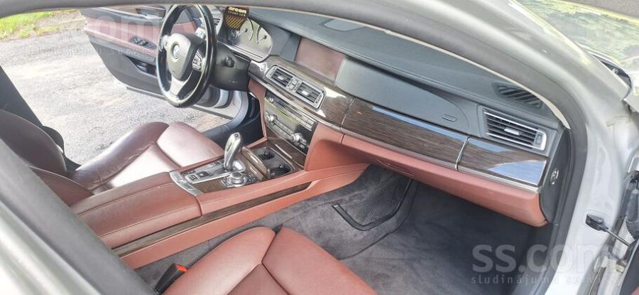 Pelēks BMW 730 2009 Tallina, ar dzinēja tilpumu 3.00 L un nobraukumu 245 tūkst. km par 8500 €, foto 10 vietnē AUTOMOTO.COM.LV