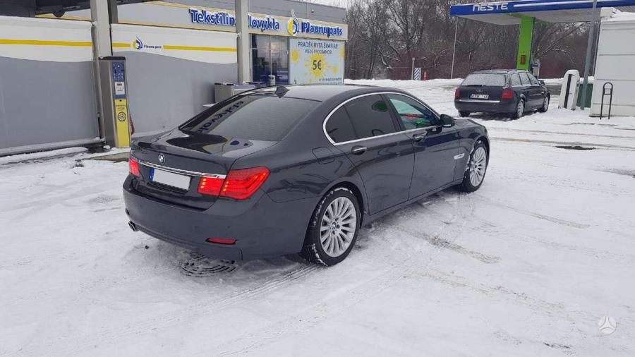Pelēks BMW 730 2010 Kauņa, ar dzinēja tilpumu 2.99 L un nobraukumu 401 tūkst. km par 9500 €, foto 3 vietnē AUTOMOTO.COM.LV