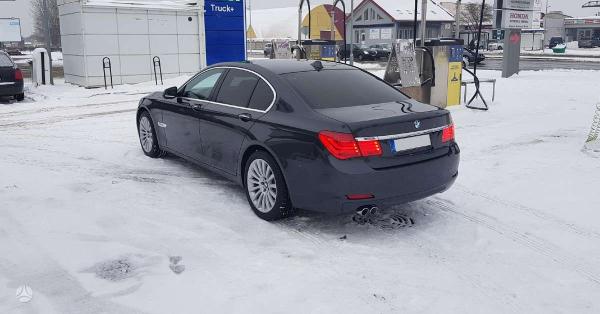 Pelēks BMW 730 2010 Kauņa, ar dzinēja tilpumu 2.99 L un nobraukumu 401 tūkst. km par 9500 €, foto 4 vietnē AUTOMOTO.COM.LV