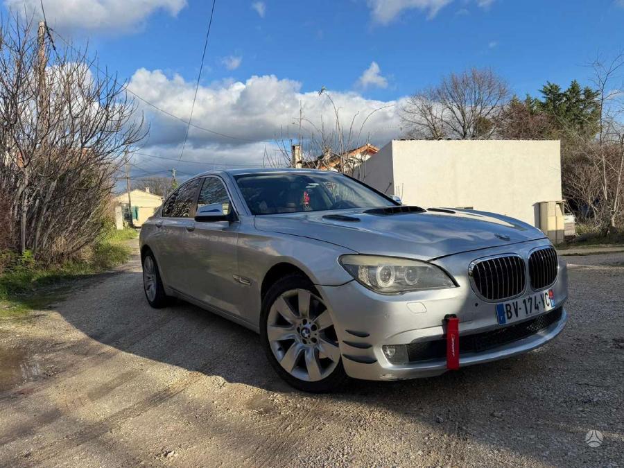 Grey BMW 730 2010 in Taurage, with an engine capacity of 0.00 L and mileage of 290 thousand km for 6200 €, photo 3 on AUTOMOTO.COM.LV