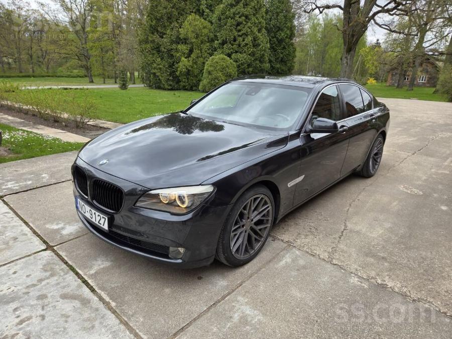 Pelēks BMW 730 2010 Valmiera, ar dzinēja tilpumu 3.00 L un nobraukumu 294 tūkst. km par 10500 €, foto 1 vietnē AUTOMOTO.COM.LV