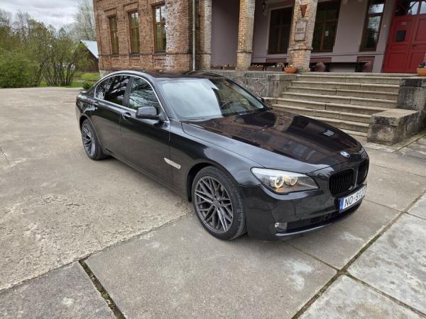 Grey BMW 730 2010 in Valmiera, with an engine capacity of 3.00 L and mileage of 294 thousand km for 10500 €, photo 2 on AUTOMOTO.COM.LV