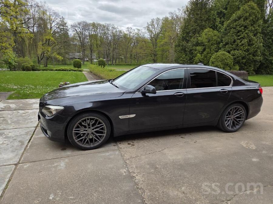 Pelēks BMW 730 2010 Valmiera, ar dzinēja tilpumu 3.00 L un nobraukumu 294 tūkst. km par 10500 €, foto 15 vietnē AUTOMOTO.COM.LV
