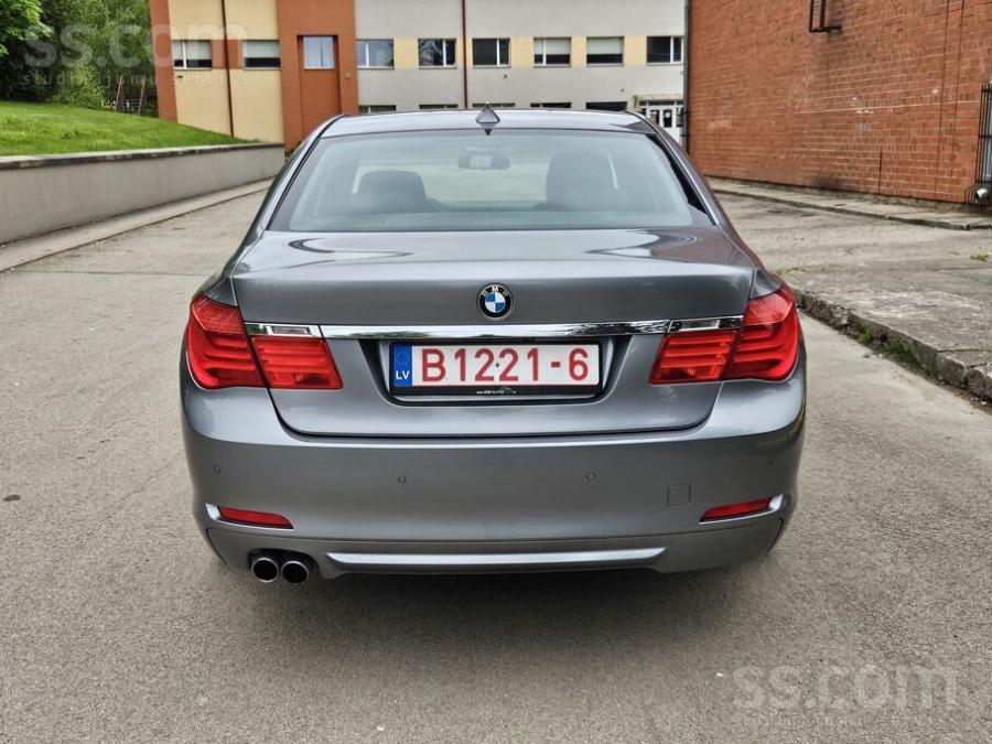 Grey BMW 730 2010 in Jekabpils, with an engine capacity of 3.00 L and mileage of 281 thousand km for 10690 €, photo 8 on AUTOMOTO.COM.LV