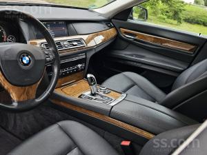 Grey BMW 730 2010 in Jekabpils, with an engine capacity of 3.00 L and mileage of 281 thousand km for 10690 €, photo 11 on AUTOMOTO.COM.LV