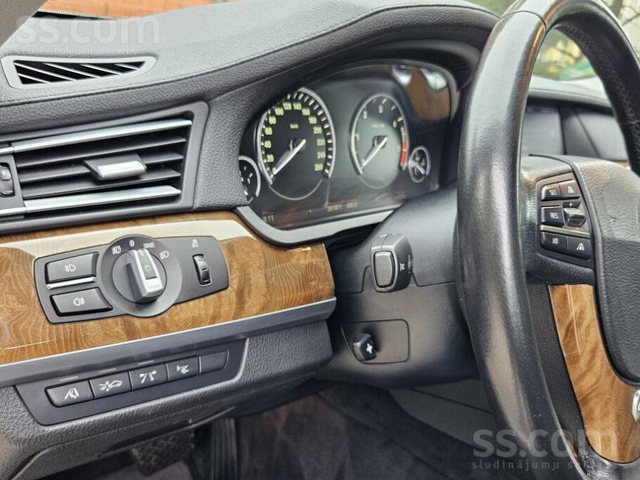 Grey BMW 730 2010 in Jekabpils, with an engine capacity of 3.00 L and mileage of 281 thousand km for 10690 €, photo 12 on AUTOMOTO.COM.LV