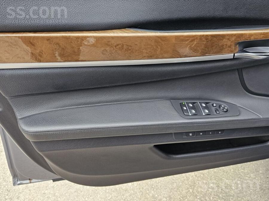 Grey BMW 730 2010 in Jekabpils, with an engine capacity of 3.00 L and mileage of 281 thousand km for 10690 €, photo 14 on AUTOMOTO.COM.LV