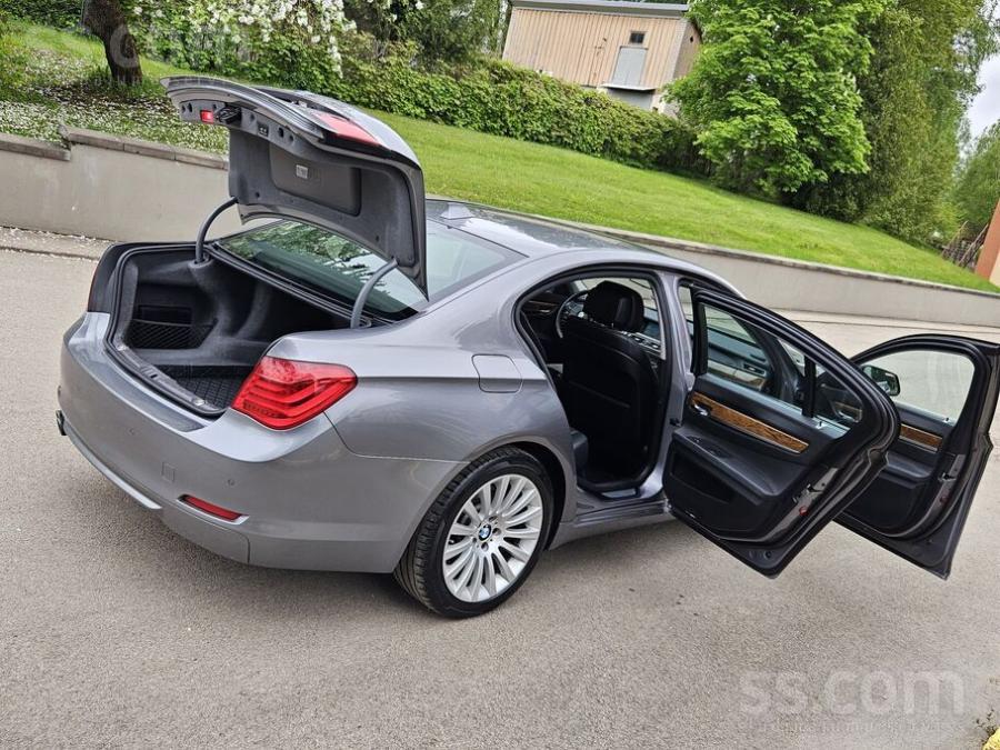 Grey BMW 730 2010 in Jekabpils, with an engine capacity of 3.00 L and mileage of 281 thousand km for 10690 €, photo 21 on AUTOMOTO.COM.LV