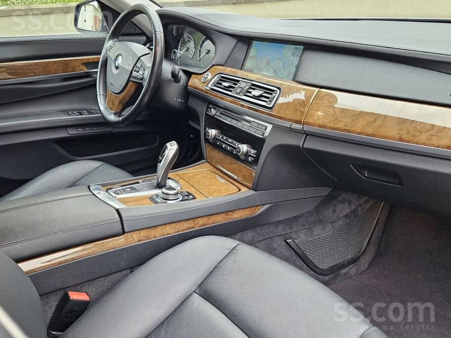 Grey BMW 730 2010 in Jekabpils, with an engine capacity of 3.00 L and mileage of 281 thousand km for 10690 €, photo 22 on AUTOMOTO.COM.LV