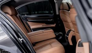 Pelēks BMW 730 2010 Tallina, ar dzinēja tilpumu 3.00 L un nobraukumu 379 tūkst. km par 8000 €, foto 18 vietnē AUTOMOTO.COM.LV