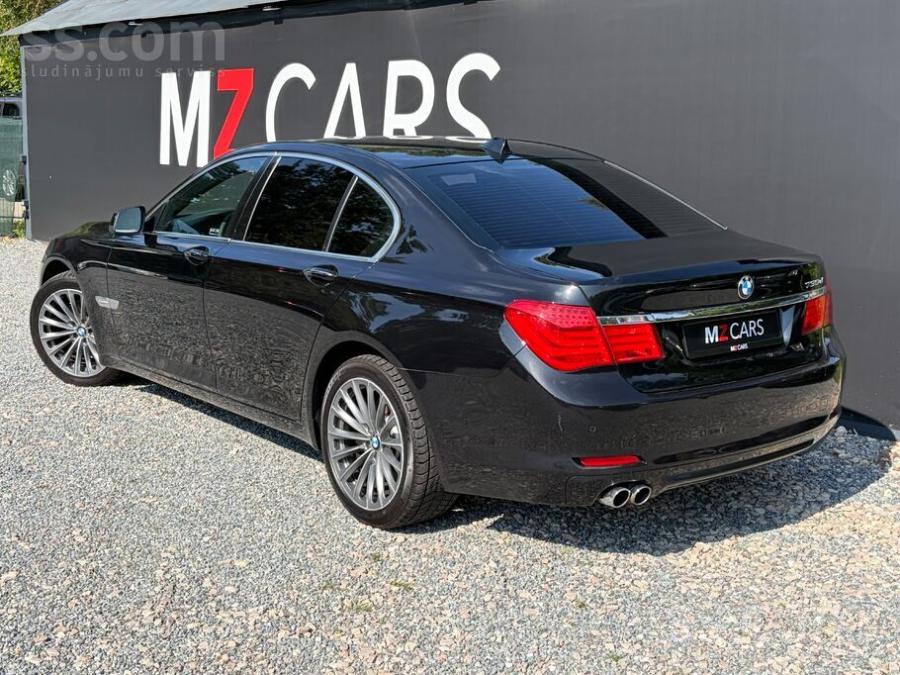 Grey BMW 730 2010 in Riga, with an engine capacity of 3.00 L and mileage of 340 thousand km for 6990 €, photo 4 on AUTOMOTO.COM.LV