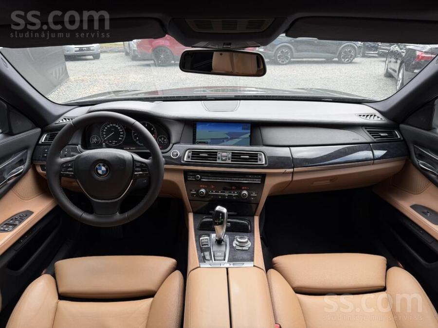 Grey BMW 730 2010 in Riga, with an engine capacity of 3.00 L and mileage of 340 thousand km for 6990 €, photo 6 on AUTOMOTO.COM.LV