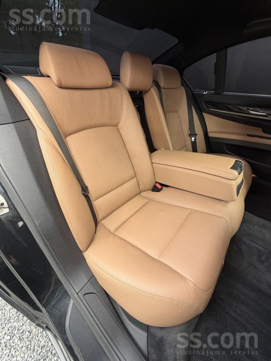 Grey BMW 730 2010 in Riga, with an engine capacity of 3.00 L and mileage of 340 thousand km for 6990 €, photo 12 on AUTOMOTO.COM.LV