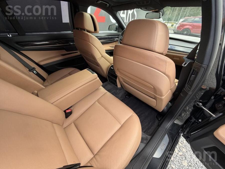 Grey BMW 730 2010 in Riga, with an engine capacity of 3.00 L and mileage of 340 thousand km for 6990 €, photo 13 on AUTOMOTO.COM.LV