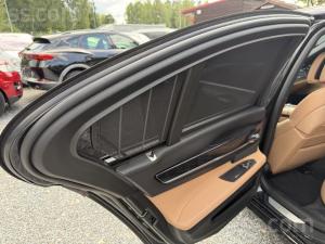 Grey BMW 730 2010 in Riga, with an engine capacity of 3.00 L and mileage of 340 thousand km for 6990 €, photo 22 on AUTOMOTO.COM.LV