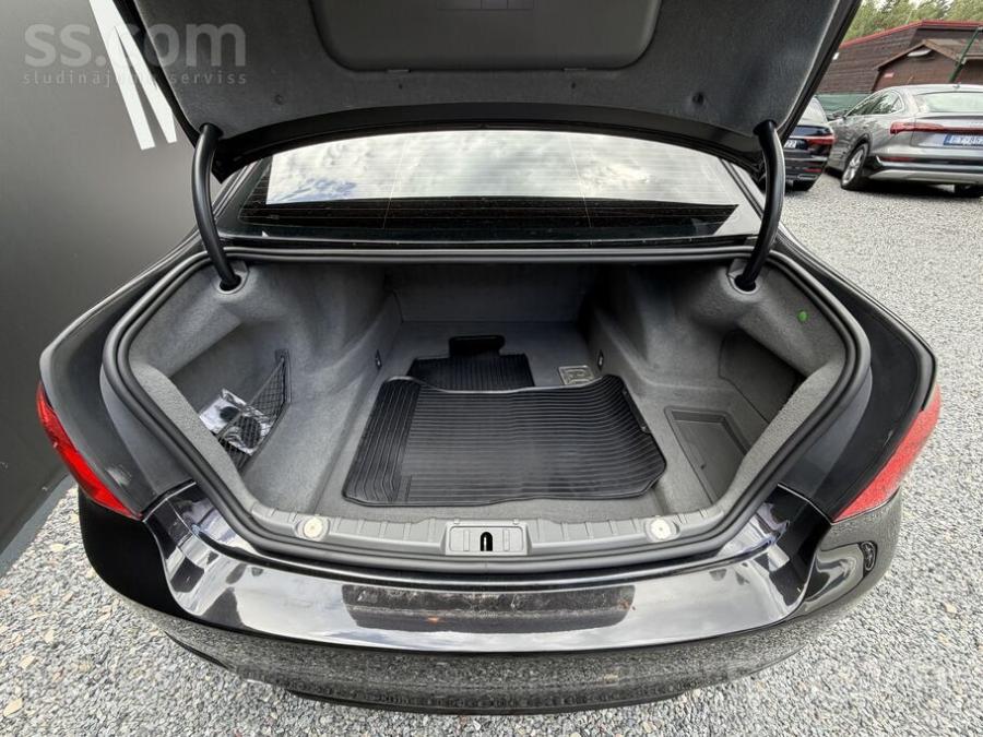 Grey BMW 730 2010 in Riga, with an engine capacity of 3.00 L and mileage of 340 thousand km for 6990 €, photo 25 on AUTOMOTO.COM.LV