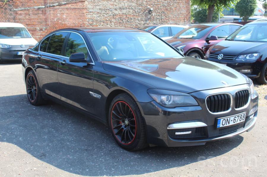 Grey BMW 730 2011 in Liepaja, with an engine capacity of 3.00 L and mileage of 293 thousand km for 11300 €, photo 1 on AUTOMOTO.COM.LV