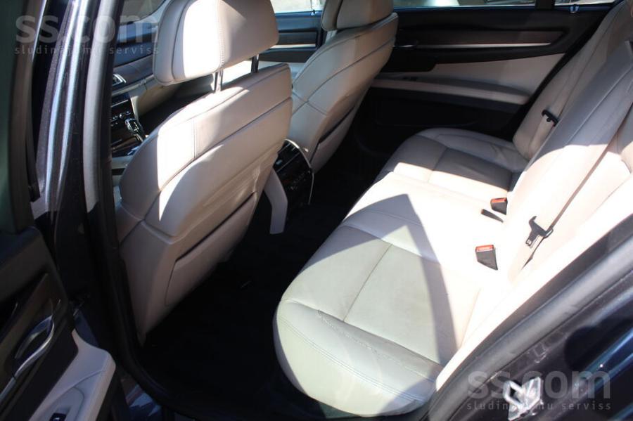 Grey BMW 730 2011 in Liepaja, with an engine capacity of 3.00 L and mileage of 293 thousand km for 11300 €, photo 9 on AUTOMOTO.COM.LV