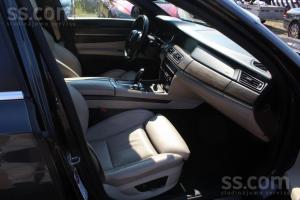 Grey BMW 730 2011 in Liepaja, with an engine capacity of 3.00 L and mileage of 293 thousand km for 11300 €, photo 12 on AUTOMOTO.COM.LV
