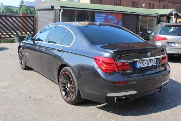 Pelēks BMW 730 2011 Liepāja, ar dzinēja tilpumu 3.00 L un nobraukumu 293 tūkst. km par 11300 €, foto 3 vietnē AUTOMOTO.COM.LV