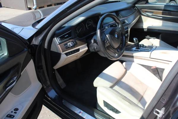 Pelēks BMW 730 2011 Liepāja, ar dzinēja tilpumu 3.00 L un nobraukumu 293 tūkst. km par 11300 €, foto 7 vietnē AUTOMOTO.COM.LV