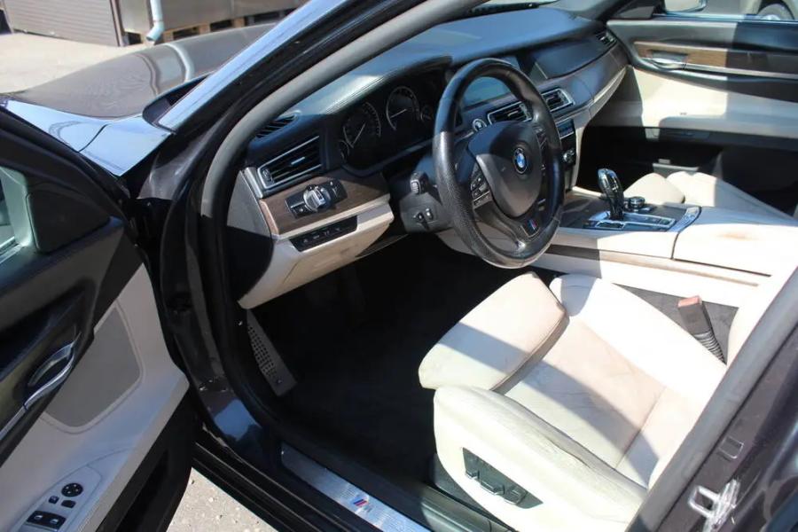 Pelēks BMW 730 2011 Liepāja, ar dzinēja tilpumu 3.00 L un nobraukumu 293 tūkst. km par 11300 €, foto 8 vietnē AUTOMOTO.COM.LV