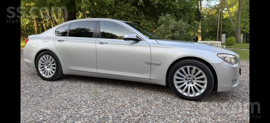 Grey BMW 730 2011 in Rezekne, with an engine capacity of 3.00 L and mileage of 210 thousand km for 10200 €, photo 6 on AUTOMOTO.COM.LV