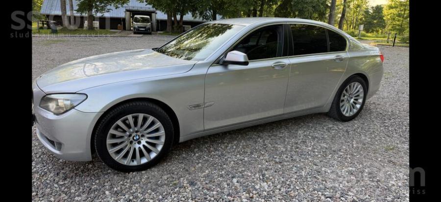 Grey BMW 730 2011 in Rezekne, with an engine capacity of 3.00 L and mileage of 210 thousand km for 10200 €, photo 11 on AUTOMOTO.COM.LV
