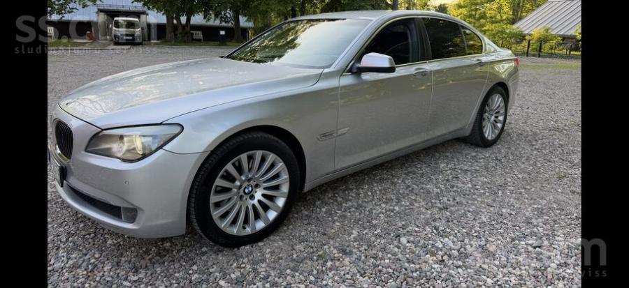 Grey BMW 730 2011 in Rezekne, with an engine capacity of 3.00 L and mileage of 210 thousand km for 10200 €, photo 12 on AUTOMOTO.COM.LV