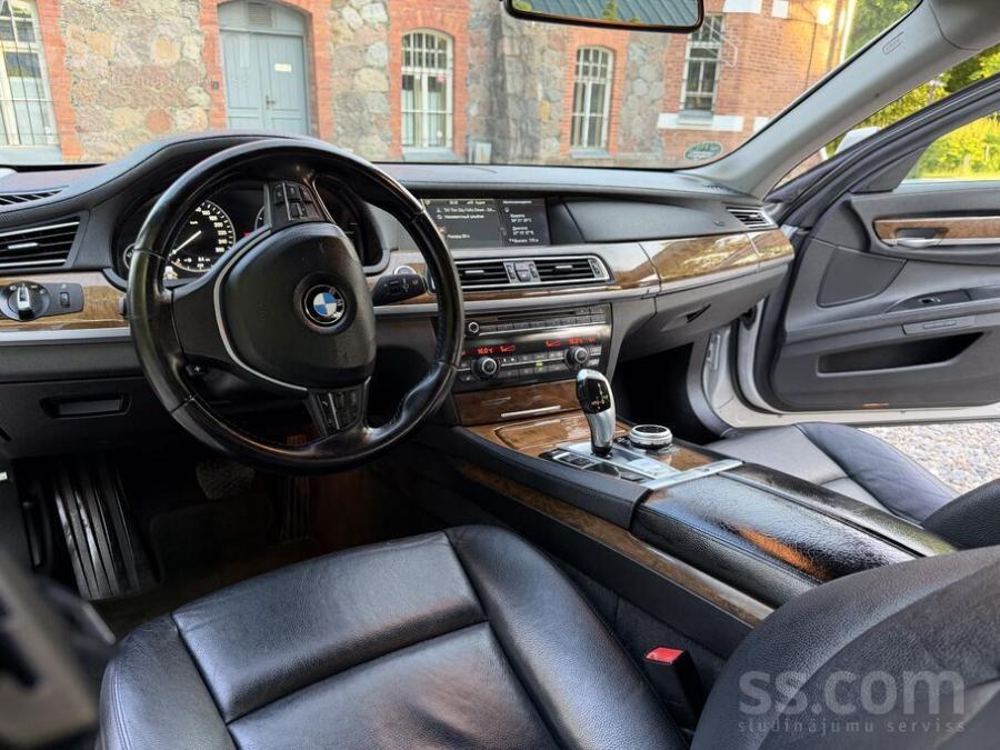 Grey BMW 730 2011 in Rezekne, with an engine capacity of 3.00 L and mileage of 210 thousand km for 10200 €, photo 14 on AUTOMOTO.COM.LV