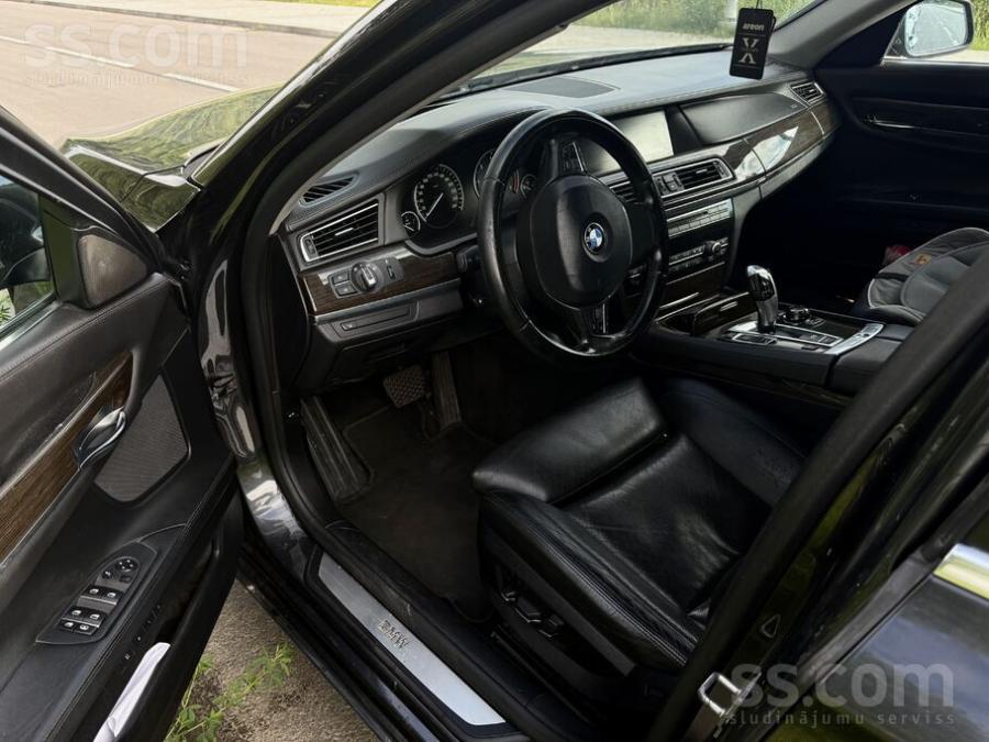 Pelēks BMW 730 2011 Daugavpils, ar dzinēja tilpumu 3.00 L un nobraukumu 272 tūkst. km par 9500 €, foto 8 vietnē AUTOMOTO.COM.LV