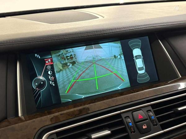 Grey BMW 730 2012 in Marijampole, with an engine capacity of 2.99 L and mileage of 303 thousand km for 12999 €, photo 4 on AUTOMOTO.COM.LV