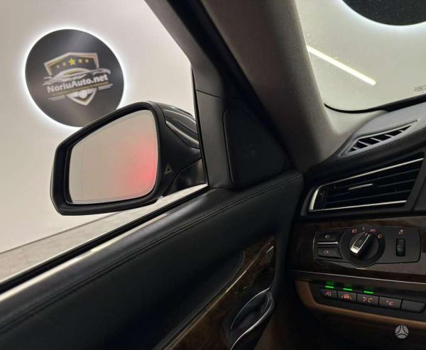 Grey BMW 730 2012 in Marijampole, with an engine capacity of 2.99 L and mileage of 303 thousand km for 12999 €, photo 5 on AUTOMOTO.COM.LV
