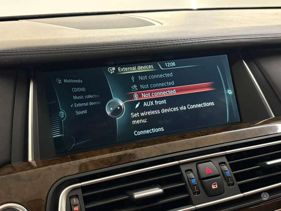 Grey BMW 730 2012 in Marijampole, with an engine capacity of 2.99 L and mileage of 303 thousand km for 12999 €, photo 8 on AUTOMOTO.COM.LV