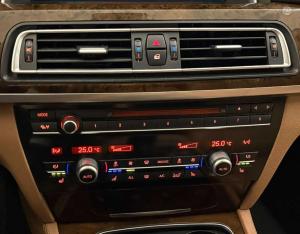 Grey BMW 730 2012 in Marijampole, with an engine capacity of 2.99 L and mileage of 303 thousand km for 12999 €, photo 11 on AUTOMOTO.COM.LV