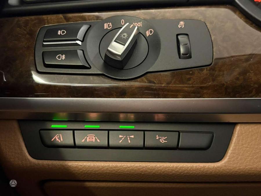 Grey BMW 730 2012 in Marijampole, with an engine capacity of 2.99 L and mileage of 303 thousand km for 12999 €, photo 15 on AUTOMOTO.COM.LV