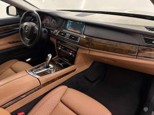 Grey BMW 730 2012 in Marijampole, with an engine capacity of 2.99 L and mileage of 303 thousand km for 12999 €, photo 17 on AUTOMOTO.COM.LV