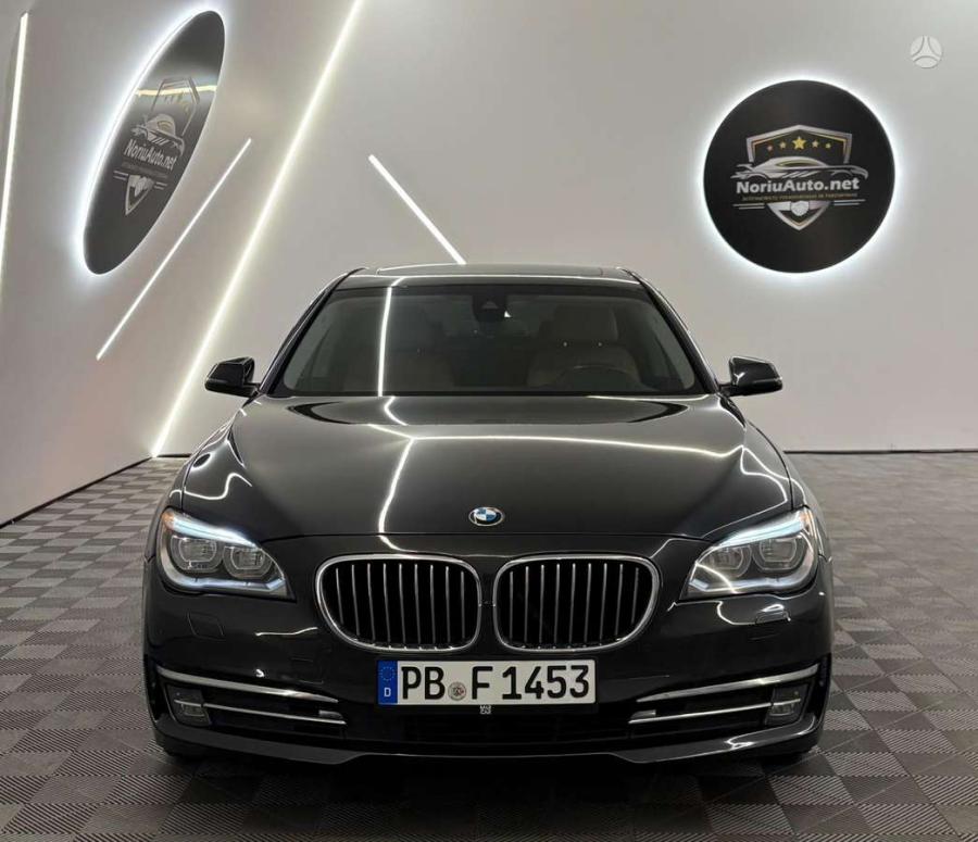 Grey BMW 730 2012 in Marijampole, with an engine capacity of 2.99 L and mileage of 303 thousand km for 12999 €, photo 18 on AUTOMOTO.COM.LV