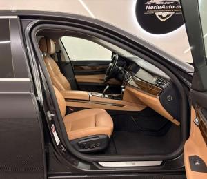 Grey BMW 730 2012 in Marijampole, with an engine capacity of 2.99 L and mileage of 303 thousand km for 12999 €, photo 19 on AUTOMOTO.COM.LV