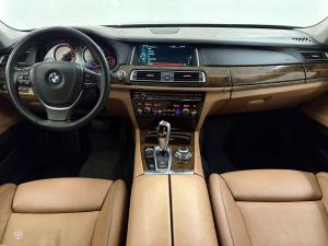 Grey BMW 730 2012 in Marijampole, with an engine capacity of 2.99 L and mileage of 303 thousand km for 12999 €, photo 20 on AUTOMOTO.COM.LV