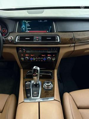 Grey BMW 730 2012 in Marijampole, with an engine capacity of 2.99 L and mileage of 303 thousand km for 12999 €, photo 21 on AUTOMOTO.COM.LV