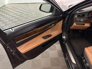 Grey BMW 730 2012 in Marijampole, with an engine capacity of 2.99 L and mileage of 303 thousand km for 12999 €, photo 27 on AUTOMOTO.COM.LV