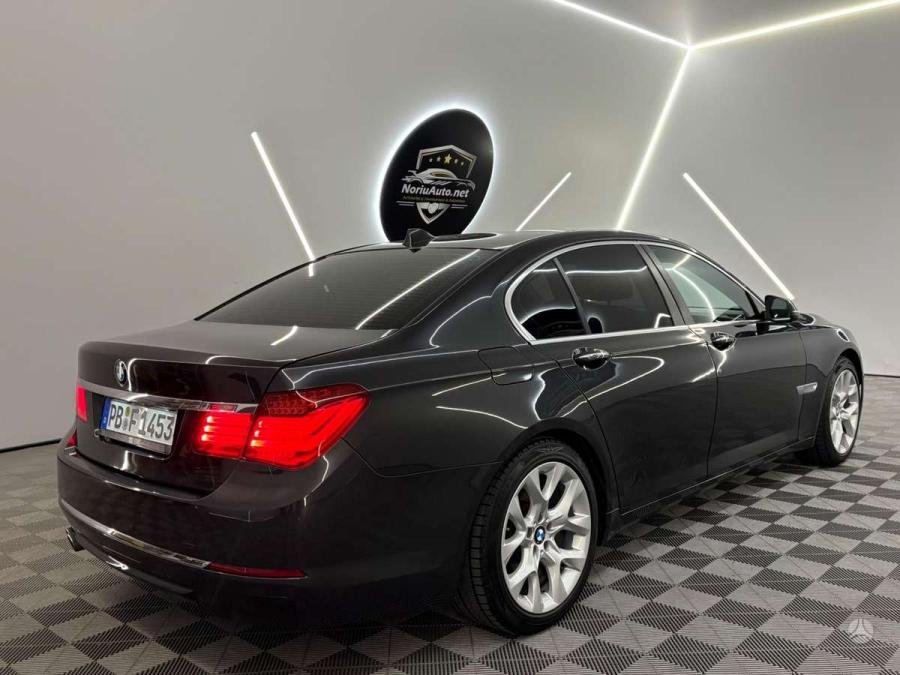 Grey BMW 730 2012 in Marijampole, with an engine capacity of 2.99 L and mileage of 303 thousand km for 12999 €, photo 32 on AUTOMOTO.COM.LV