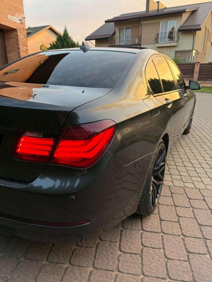 Grey BMW 730 2012 in Vilnius, with an engine capacity of 0.00 L and mileage of 353 thousand km for 13500 €, photo 7 on AUTOMOTO.COM.LV