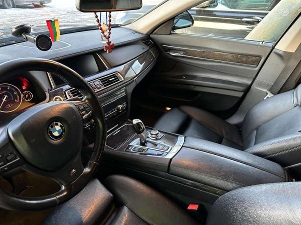 Grey BMW 730 2013 in Kaunas, with an engine capacity of 2.99 L and mileage of 297 thousand km for 17900 €, photo 8 on AUTOMOTO.COM.LV