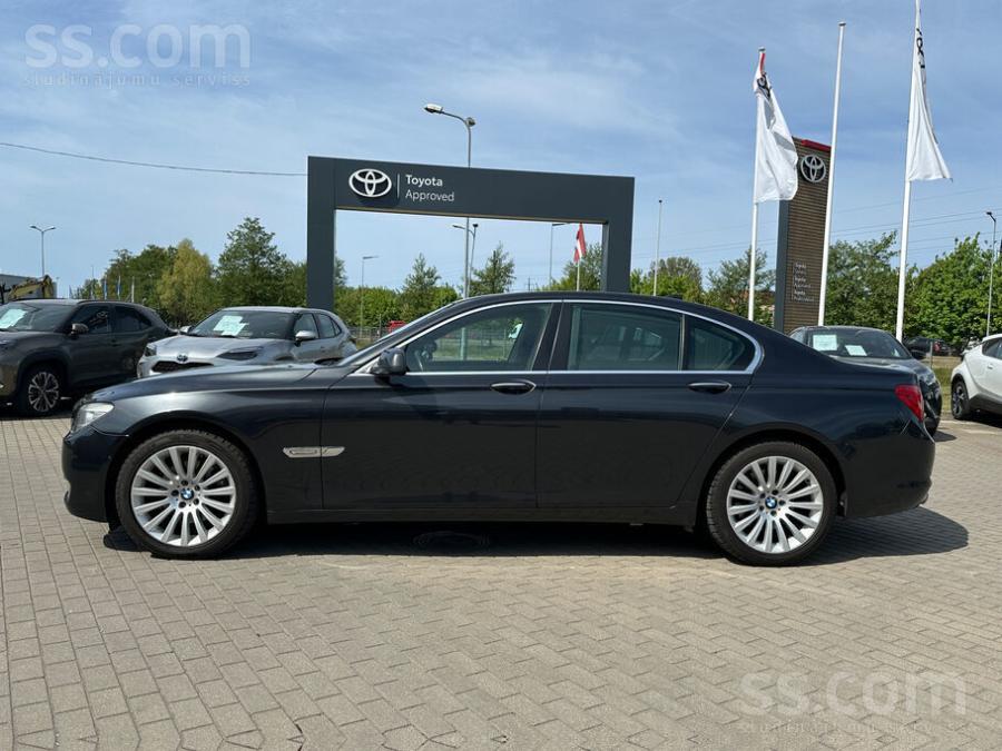 Grey BMW 730 2013 in Liepaja, with an engine capacity of 3.00 L and mileage of 244 thousand km for 12200 €, photo 3 on AUTOMOTO.COM.LV