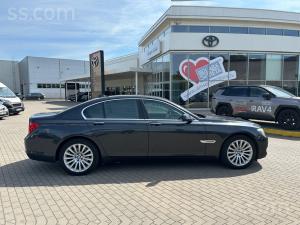 Grey BMW 730 2013 in Liepaja, with an engine capacity of 3.00 L and mileage of 244 thousand km for 12200 €, photo 6 on AUTOMOTO.COM.LV