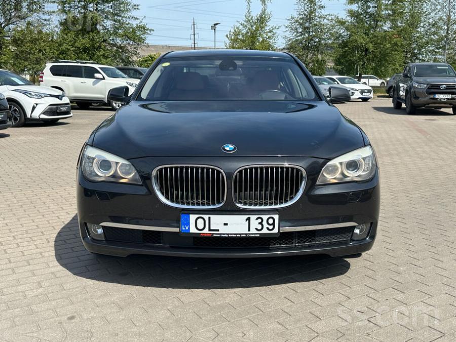 Grey BMW 730 2013 in Liepaja, with an engine capacity of 3.00 L and mileage of 244 thousand km for 12200 €, photo 8 on AUTOMOTO.COM.LV