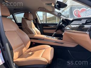 Grey BMW 730 2013 in Liepaja, with an engine capacity of 3.00 L and mileage of 244 thousand km for 12200 €, photo 19 on AUTOMOTO.COM.LV